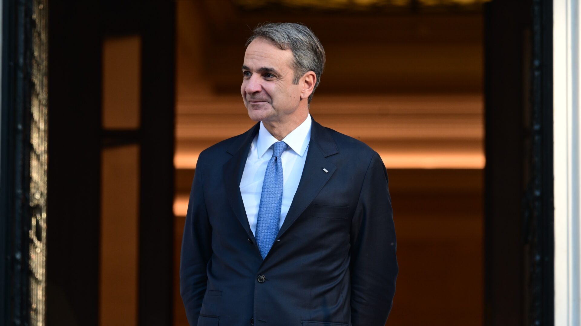 ΣΥΡΙΖΑ κατά Μητσοτάκη: «Εκτίθεται κάθε Κυριακή με τα σημειώματά του»