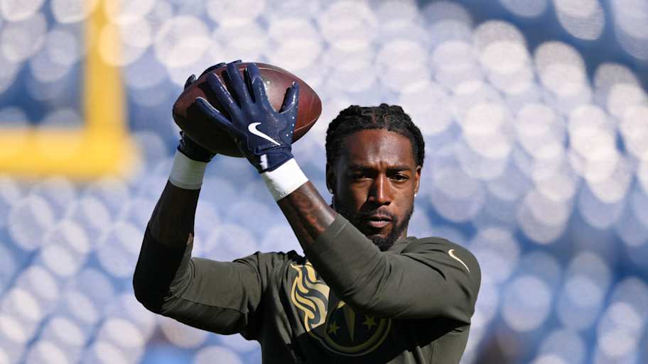 Titans WR Carted Off vs. Texans