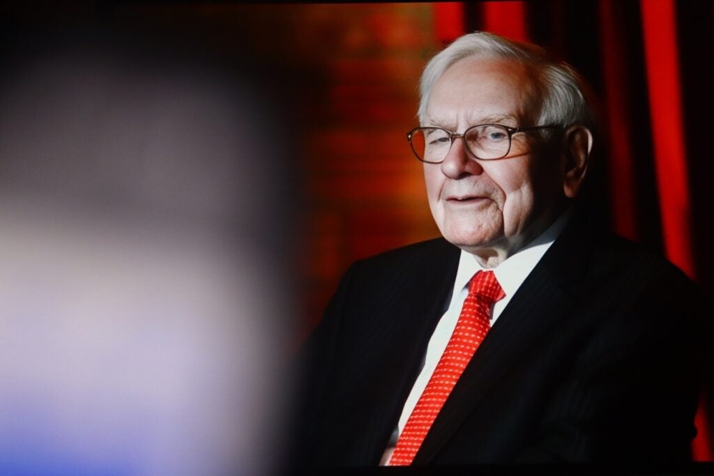 Warren Buffett's Simple Advice For New Investors: Start With An S&P 500 ...