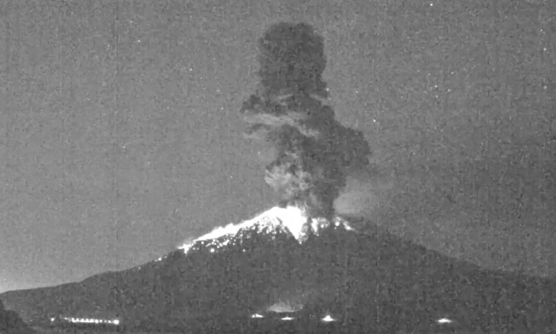 Moment volcano spews ash and smoke 14,400ft into the air - sparking ...