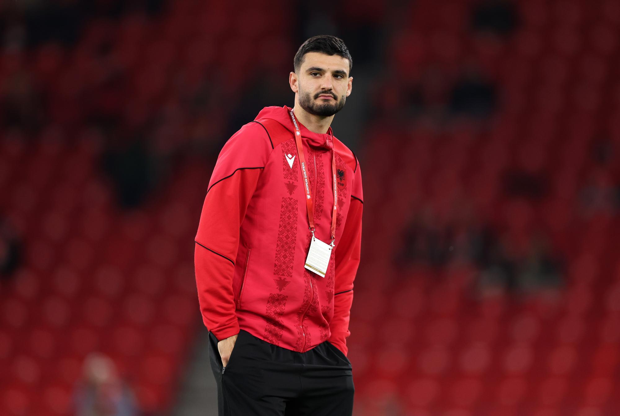 Scott Parker handed major injury scare as Burnley man stretchered off ...