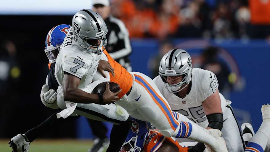 What Geno Smith, Raiders Offense Must do to Have a Shot vs. Cowboys