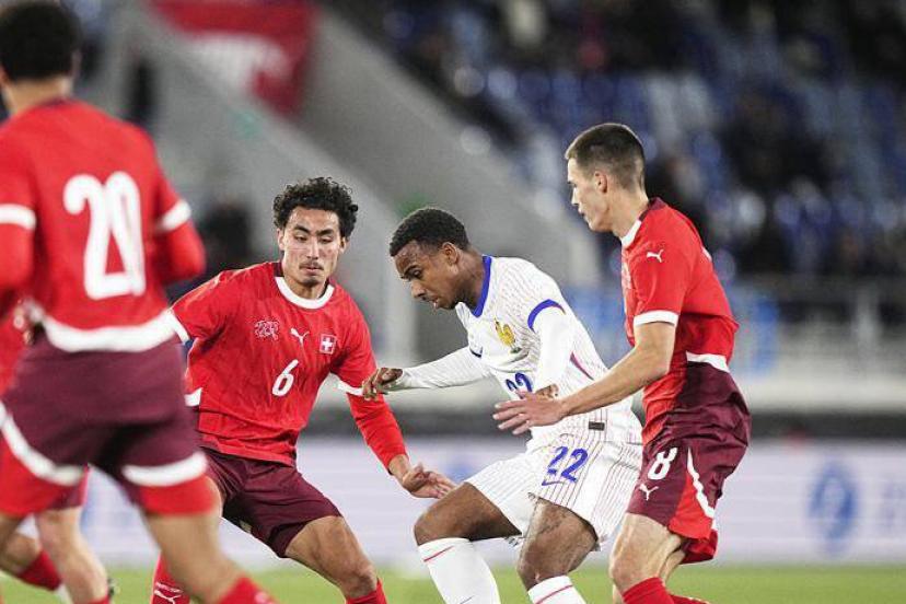 Eli Junior Kroupi monte en puissance avec l'équipe de France Espoirs et ...