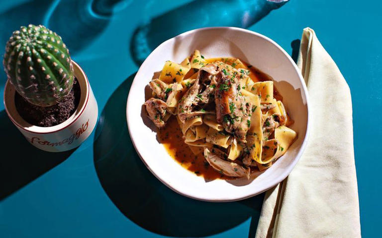 Florida Restaurants So Good, People Wait Hours For A Table