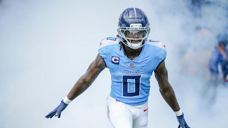 Titans WR Carted Off vs. Texans