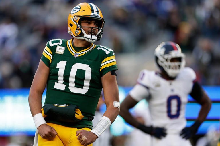 Jordan Love throws 2 TD passes as Packers beat Giants 27-20 to end ...