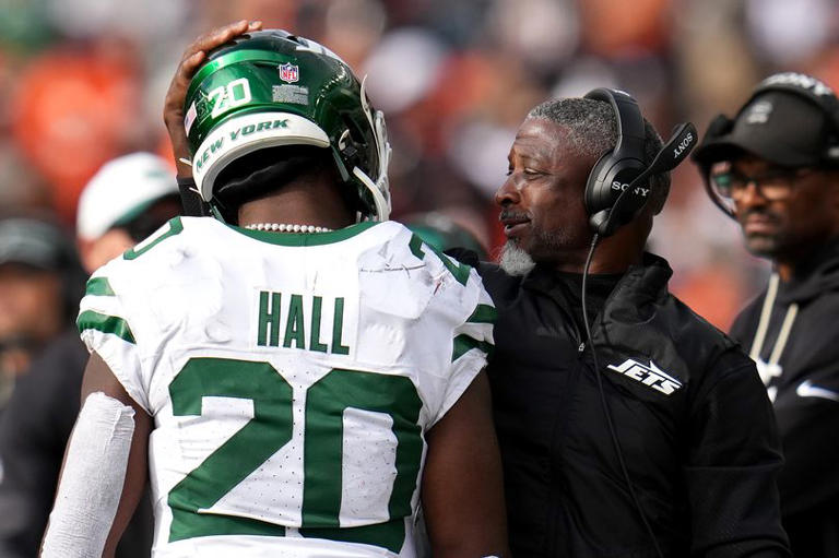 Aaron Glenn admission over Breece Hall sums up Jets issue