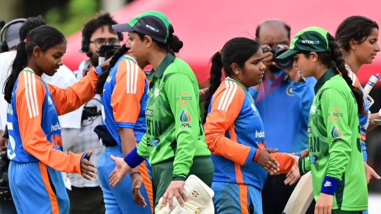 Spirit of cricket: India and Pakistan blind teams shake hands after ...