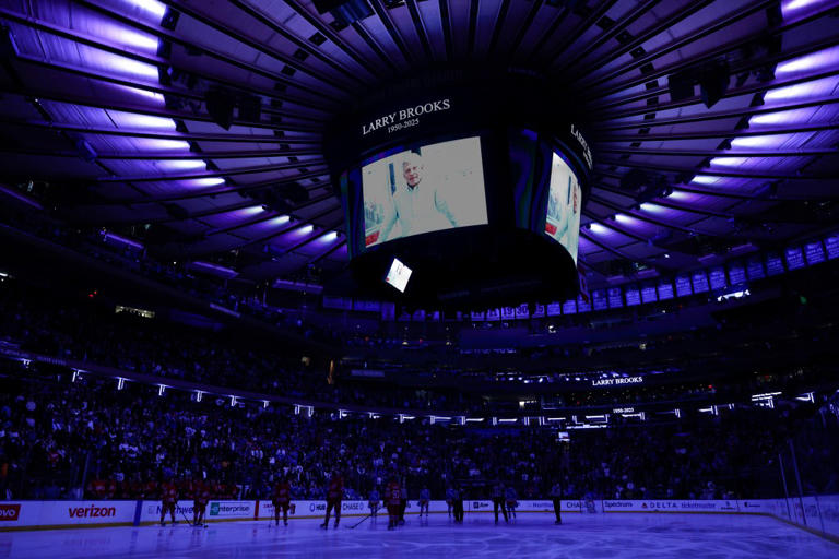 Rangers honor Post icon Larry Brooks with touching pregame tribute