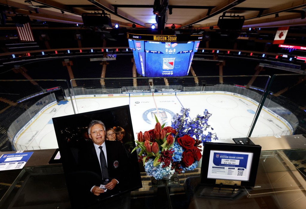 Rangers honor Post icon Larry Brooks with touching pregame tribute