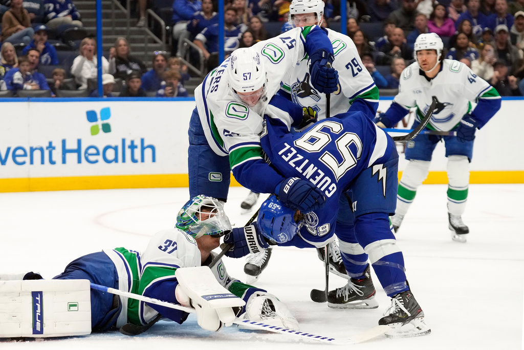 Canucks score 5 3rd-period goals to beat Lightning 6-2 and end 3-game skid