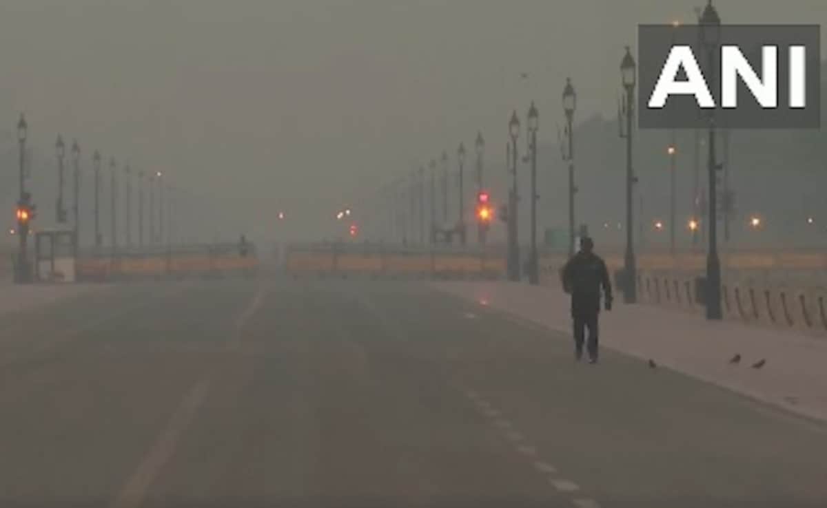 Delhi's Air Quality Turns 'Severe' As AQI Reading Soars To 427