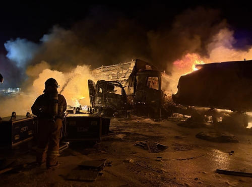 (LEAD) Un carambolage sur une autoroute à Yeongcheon fait 2 morts et 4 ...