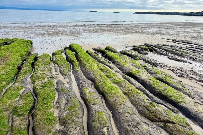 Eerie 'ghost' formations with mystery wreck appear on Abersoch beach