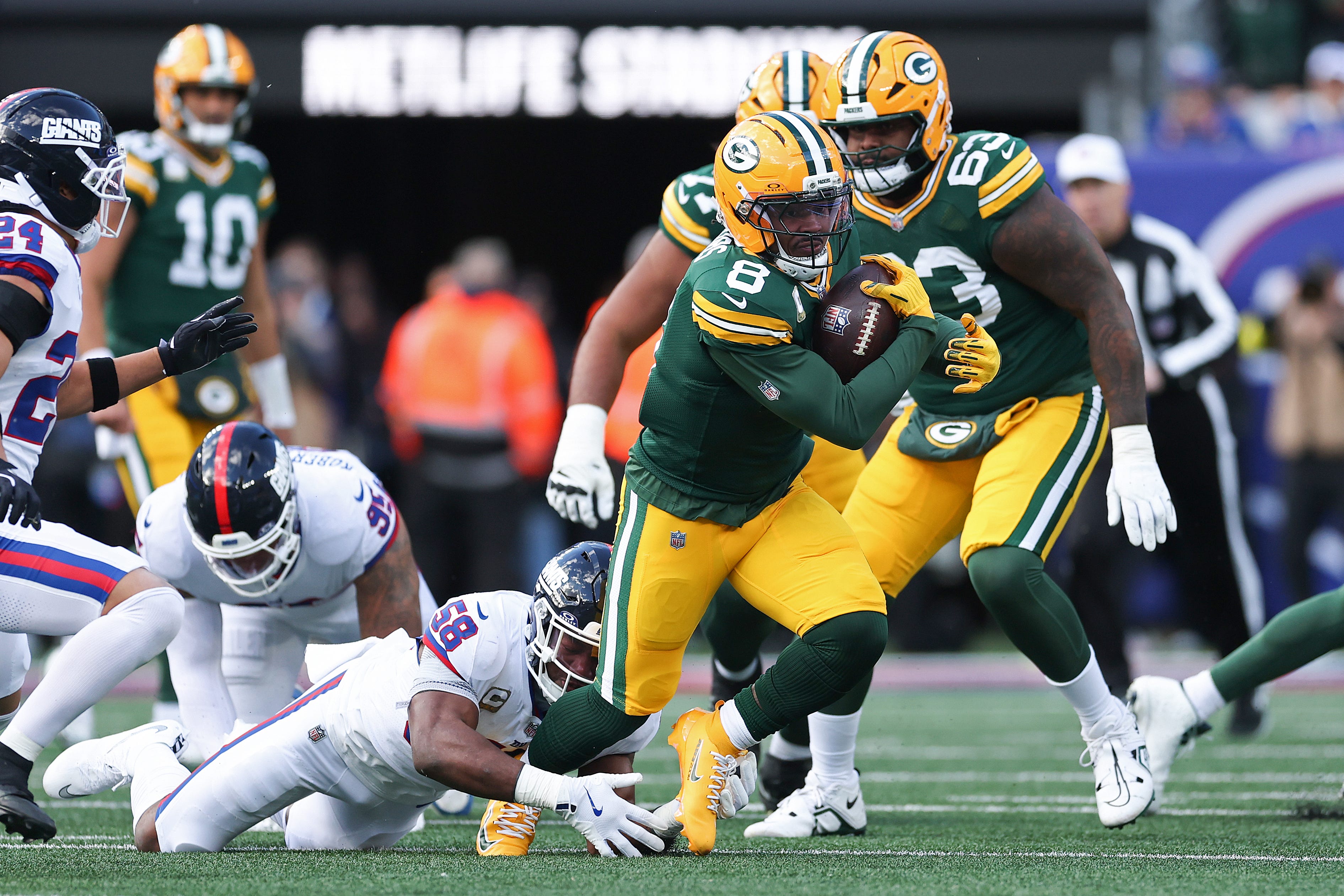 Packers RB Josh Jacobs exits with knee injury vs. Giants
