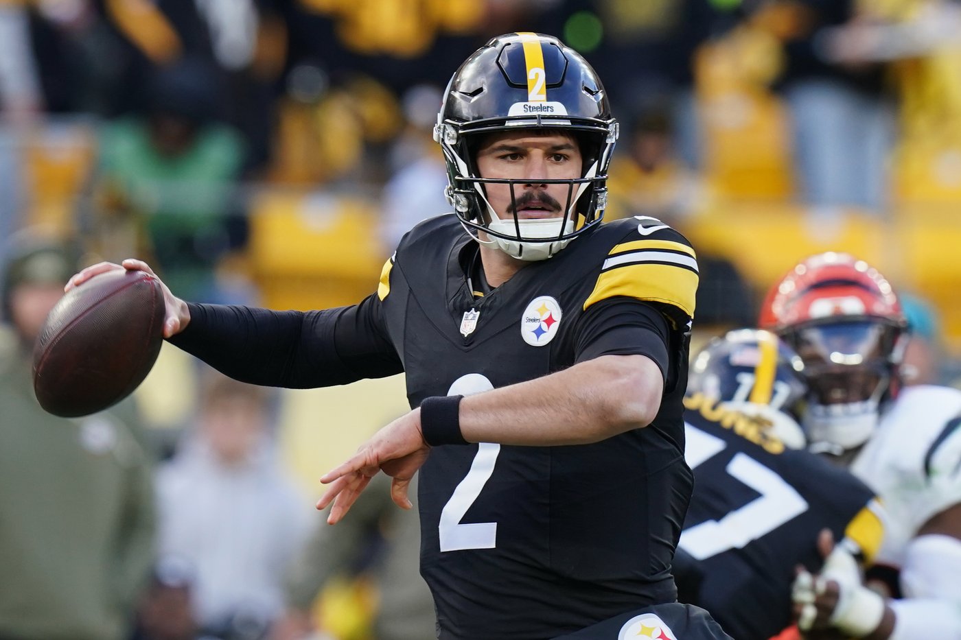 Steelers run past Bengals 34-12 but lose Aaron Rodgers to a left hand ...