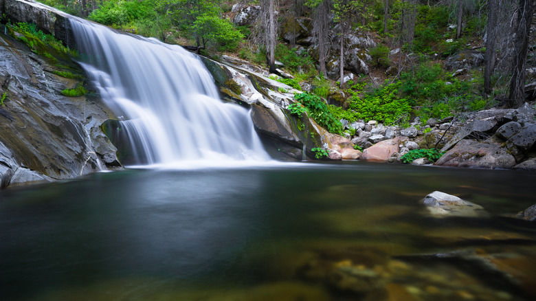 12 Beautiful Waterfalls In America You Can Swim In