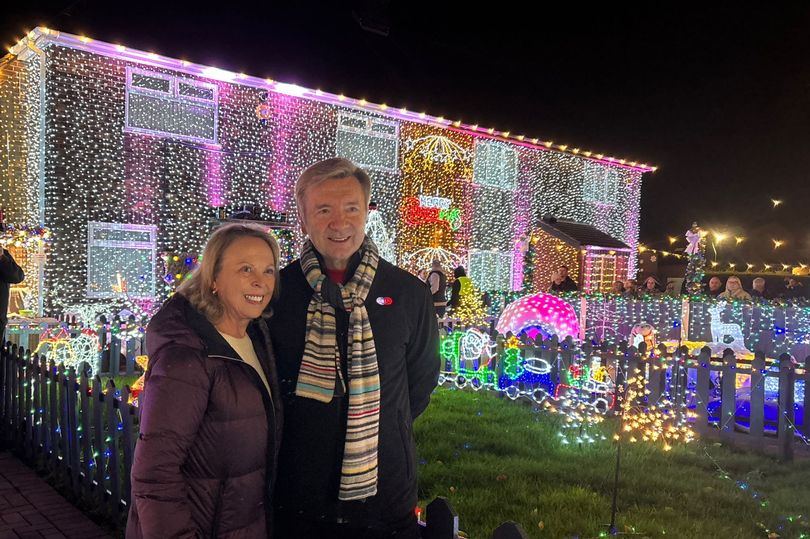 Torvill and Dean switch on Nuthall family's last Christmas lights display