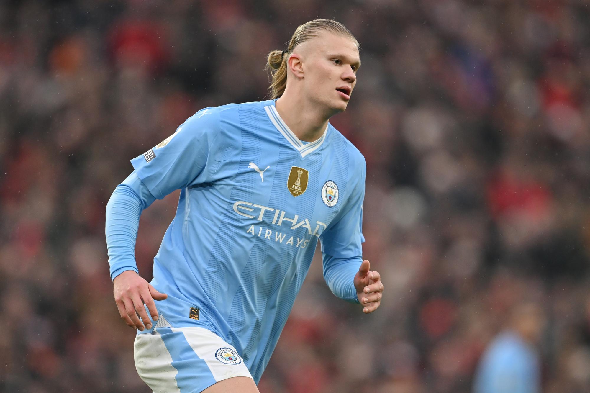 26 famous Leeds United fans including film, TV, music and comedy stars