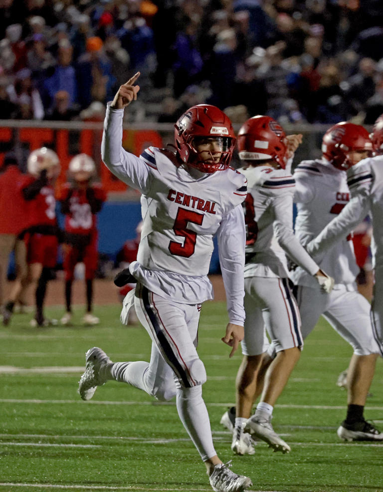 High school football stars of the week