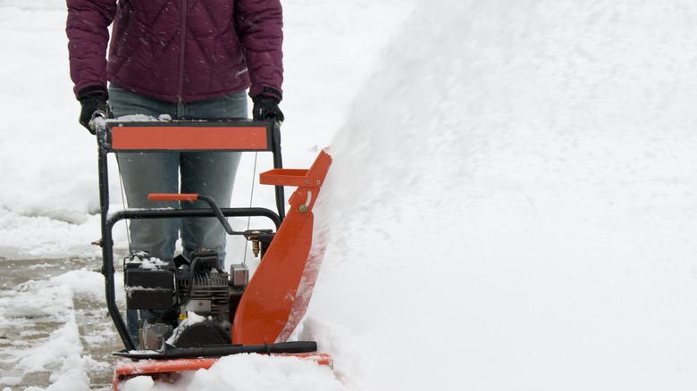 Snow Blower Keeps Getting Clogged? Here's How To Fix It And Stop It ...