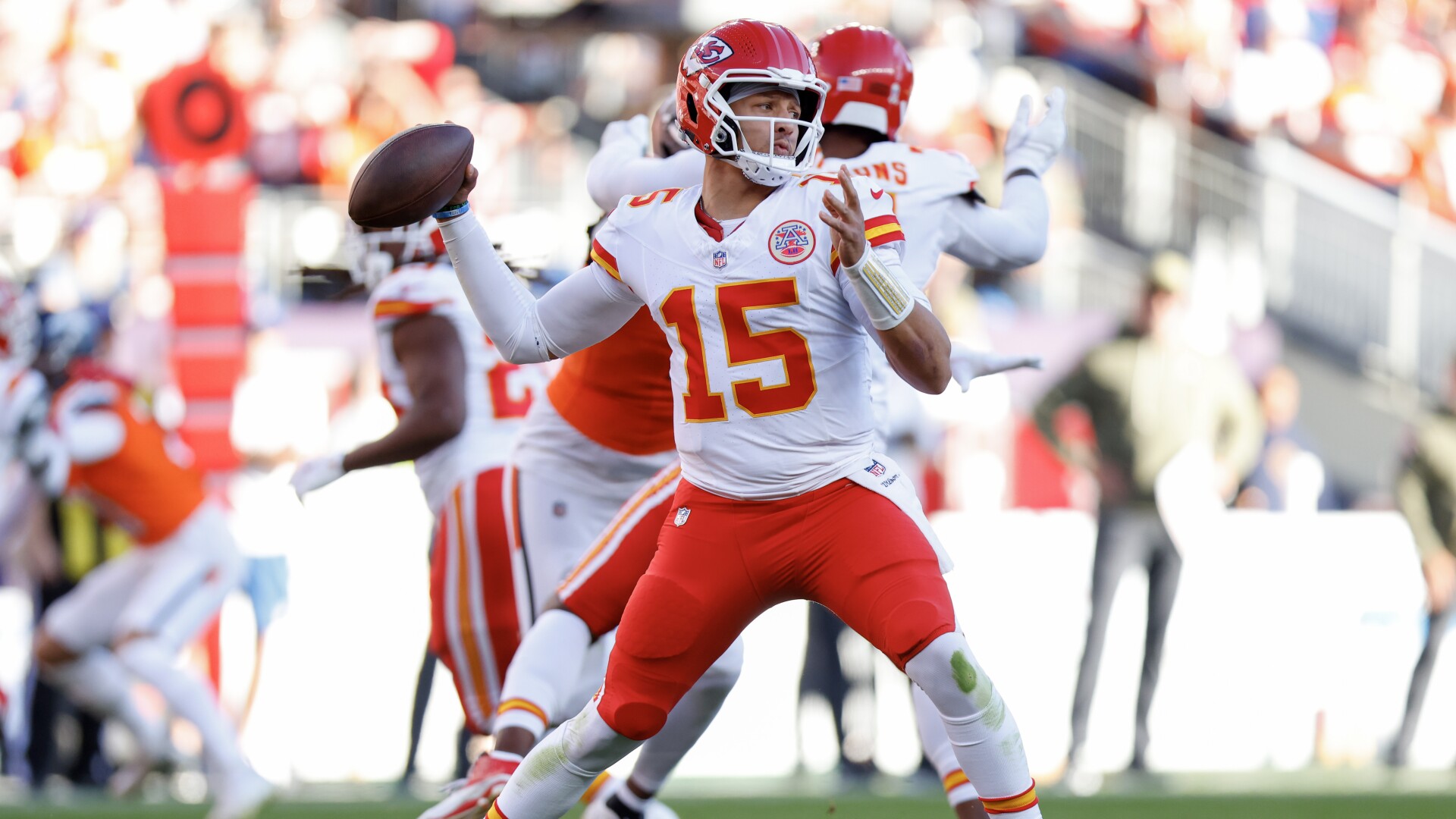 Chiefs, Broncos tied 6-6 at halftime