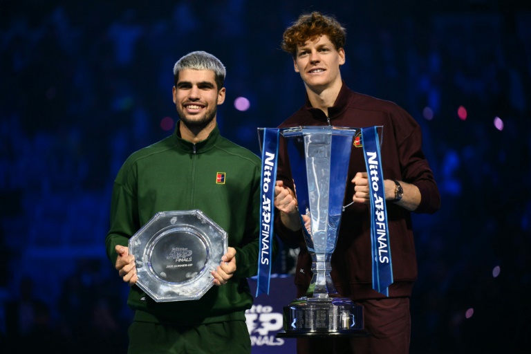 Jannik Sinner vence Carlos Alcaraz e é bicampeão do ATP Finals