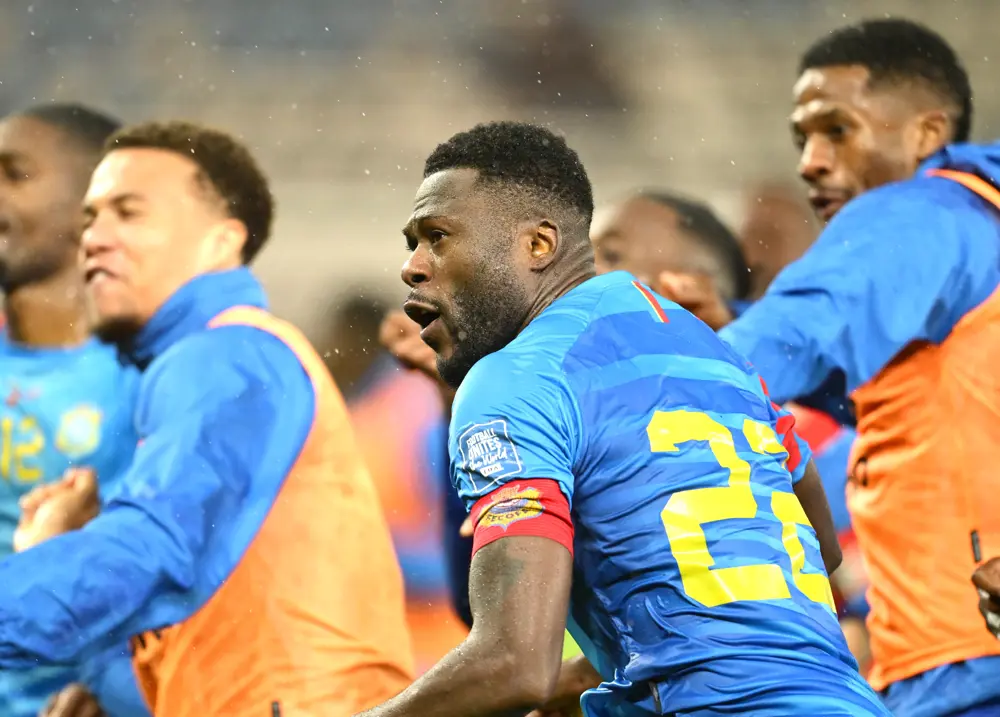 Zien: Nigeria-trainer probeert DR Congo-staflid aan te vallen voor voodoo