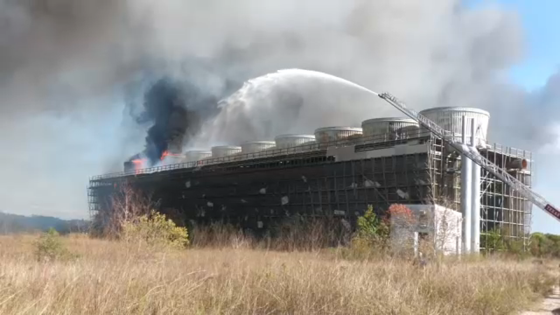 Massive fire at decommissioned power plant in Texas City creates large ...