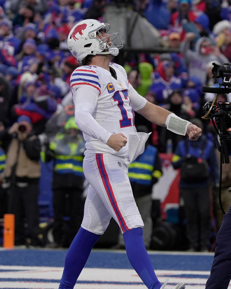 Bills' Josh Allen on historic Buccaneers win: 'Put our hard hats on and ...