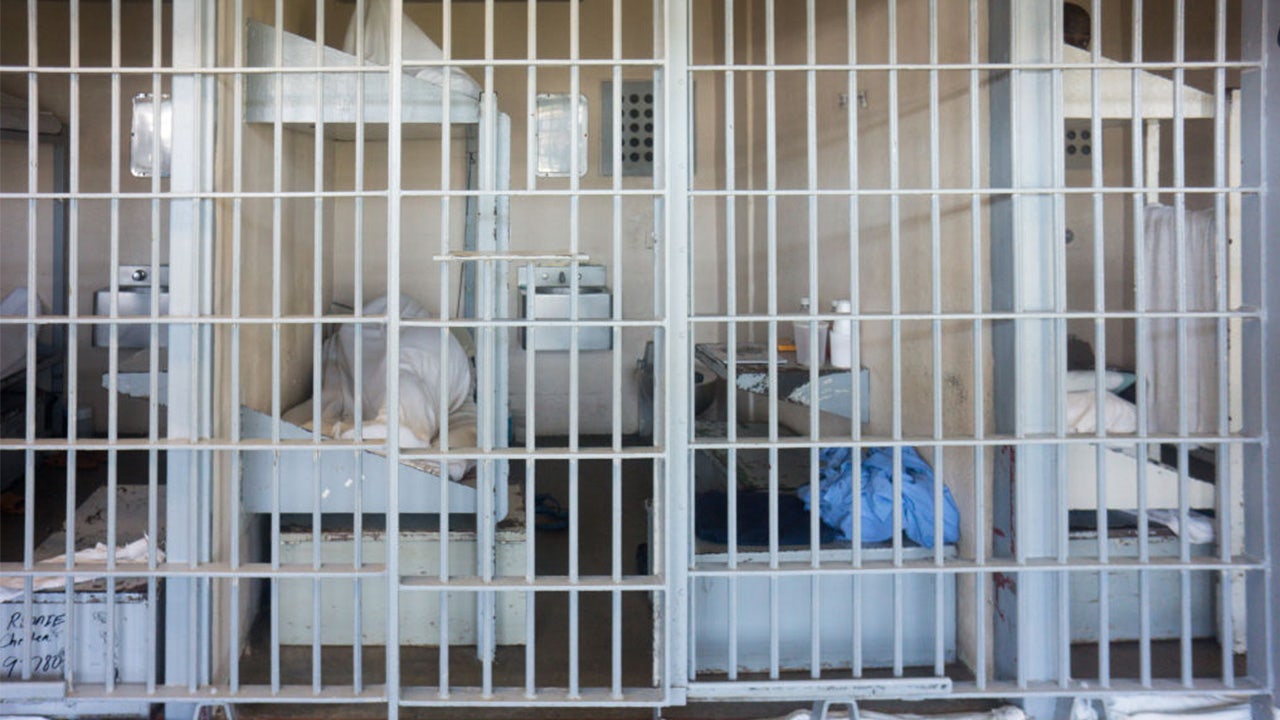 4 prisoners hospitalized after seizing in Goodyear prison