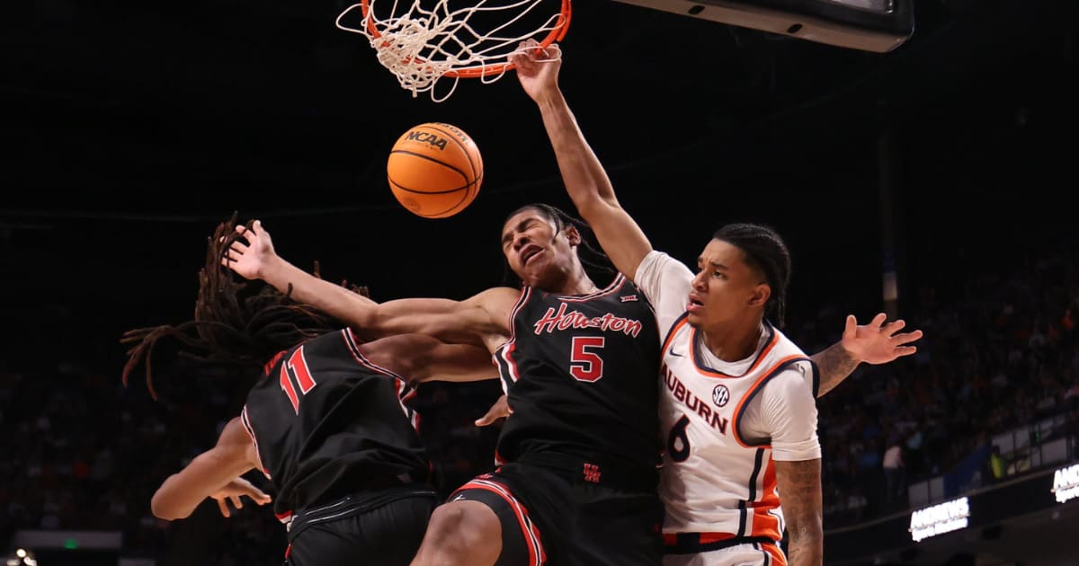 Elyjah Freeman finishes tomahawk poster for Auburn against Houston