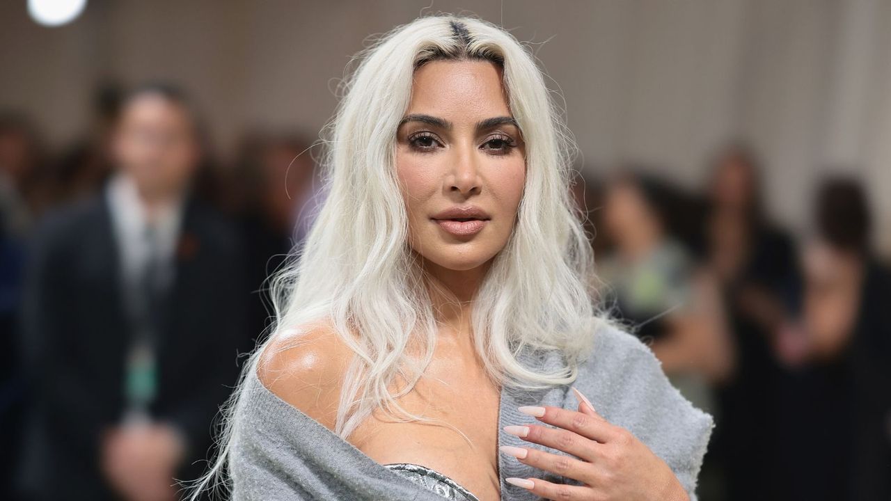 Kim Kardashian’s Minimalist Gift Wrapping Turns Simple White Paper and ...