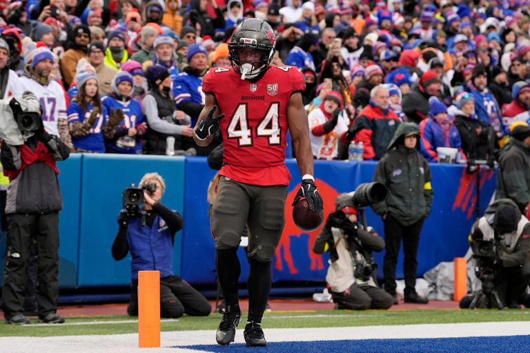 Josh Allen has 3 TDs passing, 3 rushing to outduel Baker Mayfield as ...