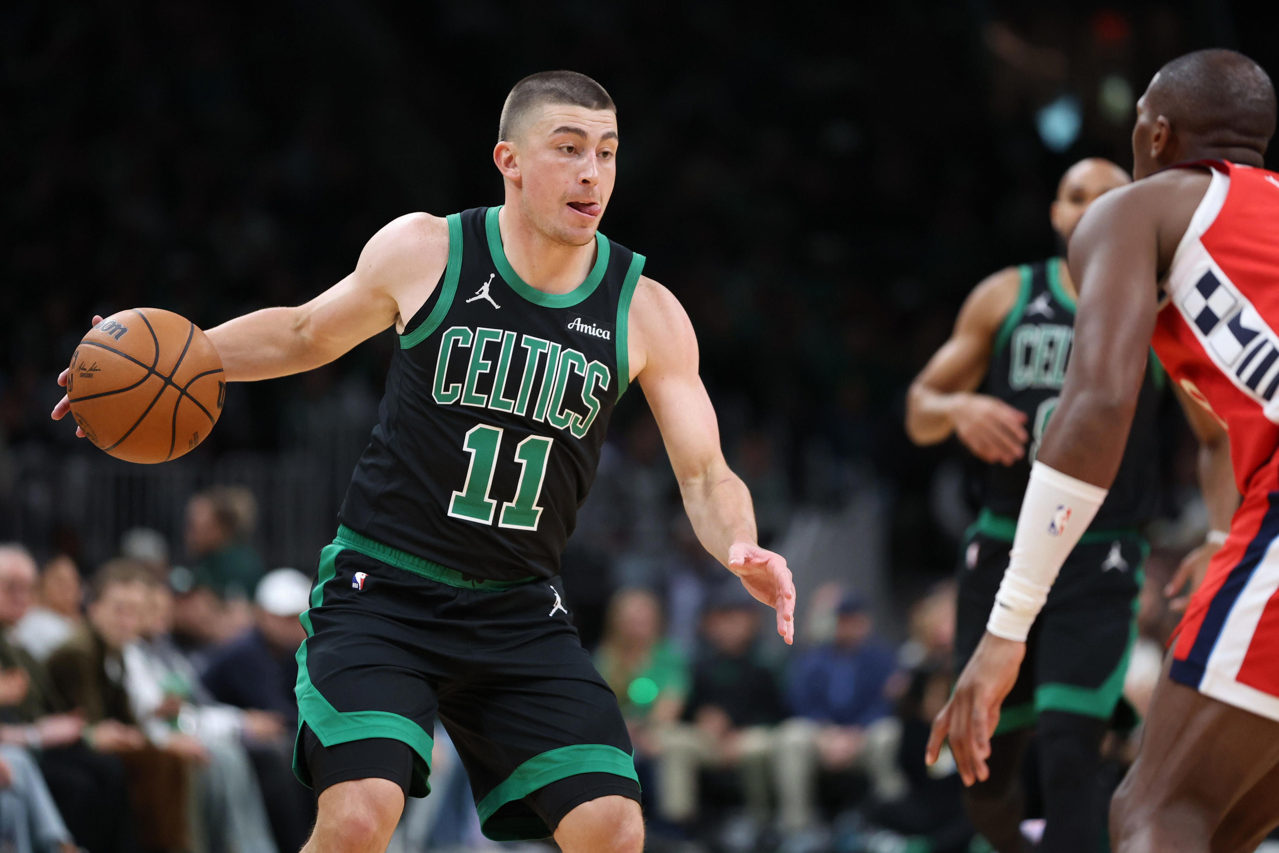 Celtics hold off Clippers, 121-118, to improve to .500