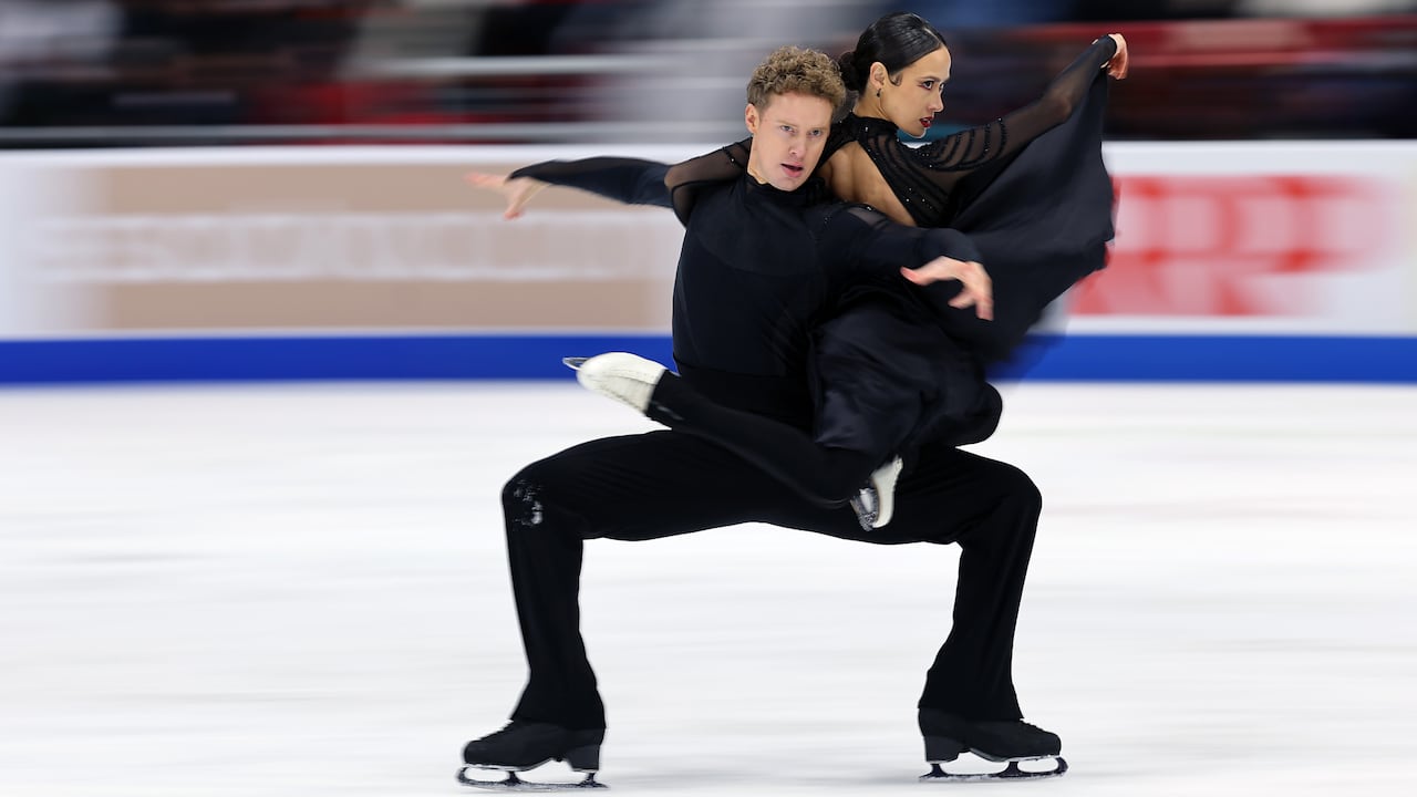Chock, Bates of U.S. capture ice dance title at Skate America