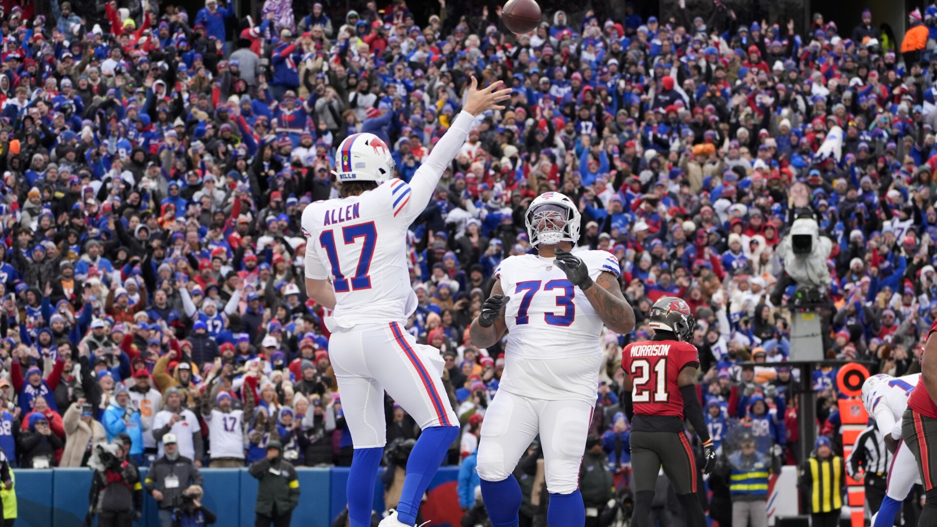 Josh Allen's six TDs lead Bills to 44-32 victory over Bucs