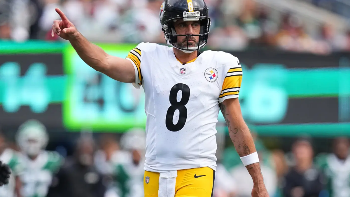 NFL: Panic in Pittsburgh! Aaron Rodgers Injured Mid-Game Against the ...