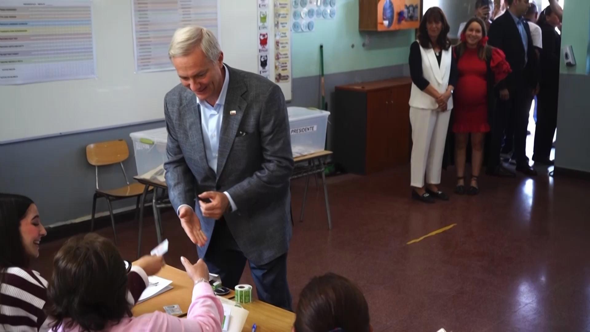Presidential hopefuls Kast, Jara and Kaiser cast their ballots in Chile ...