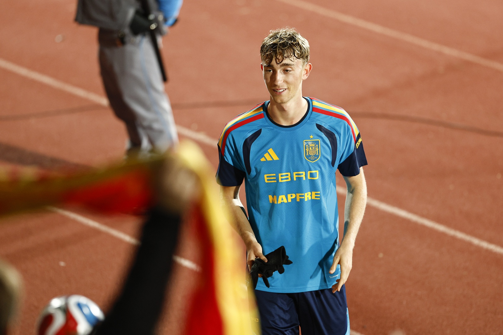 Huijsen, desconvocado por una molestia muscular