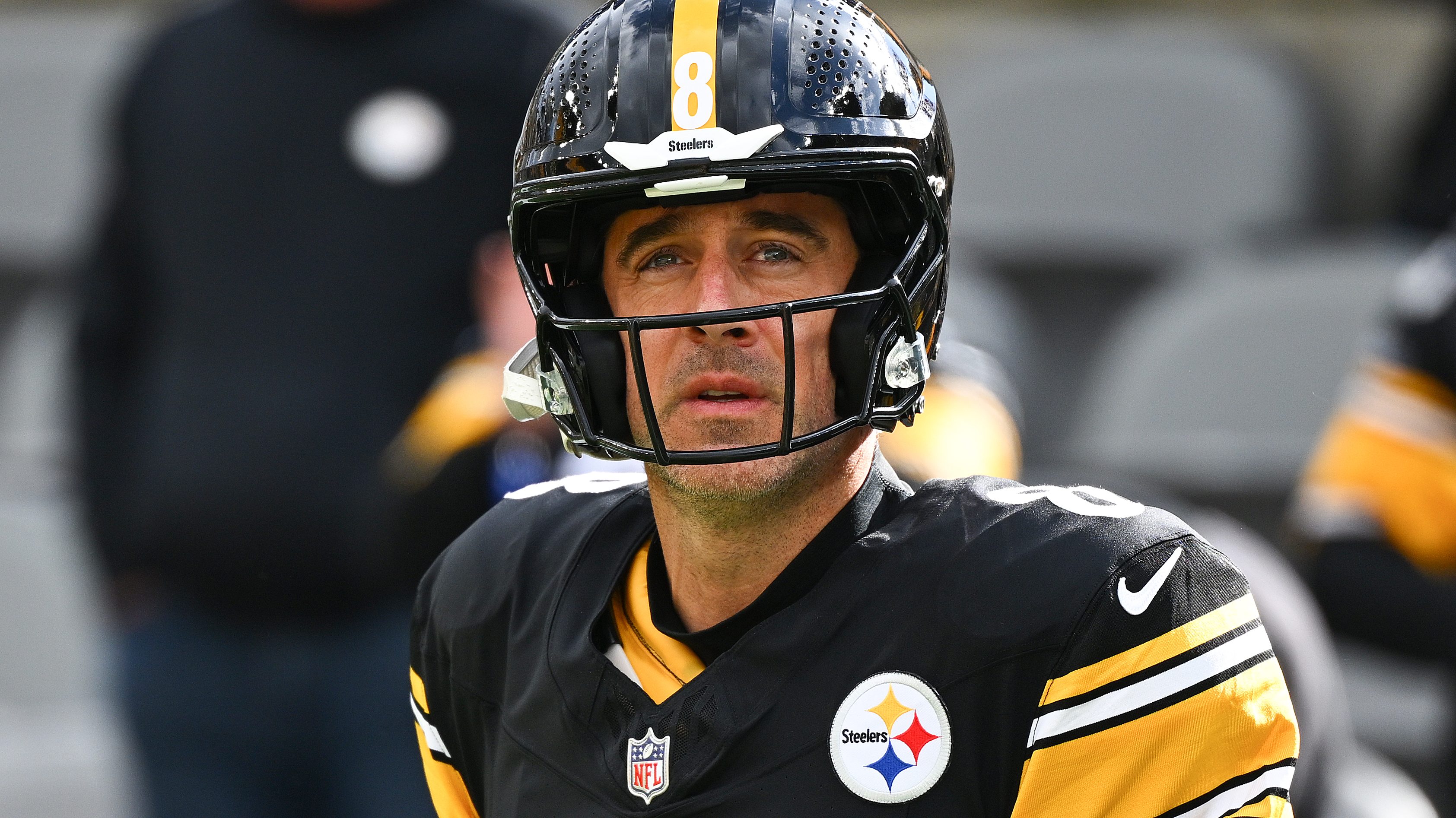 Steelers’ Mike Tomlin Provides Initial Injury Update on Aaron Rodgers