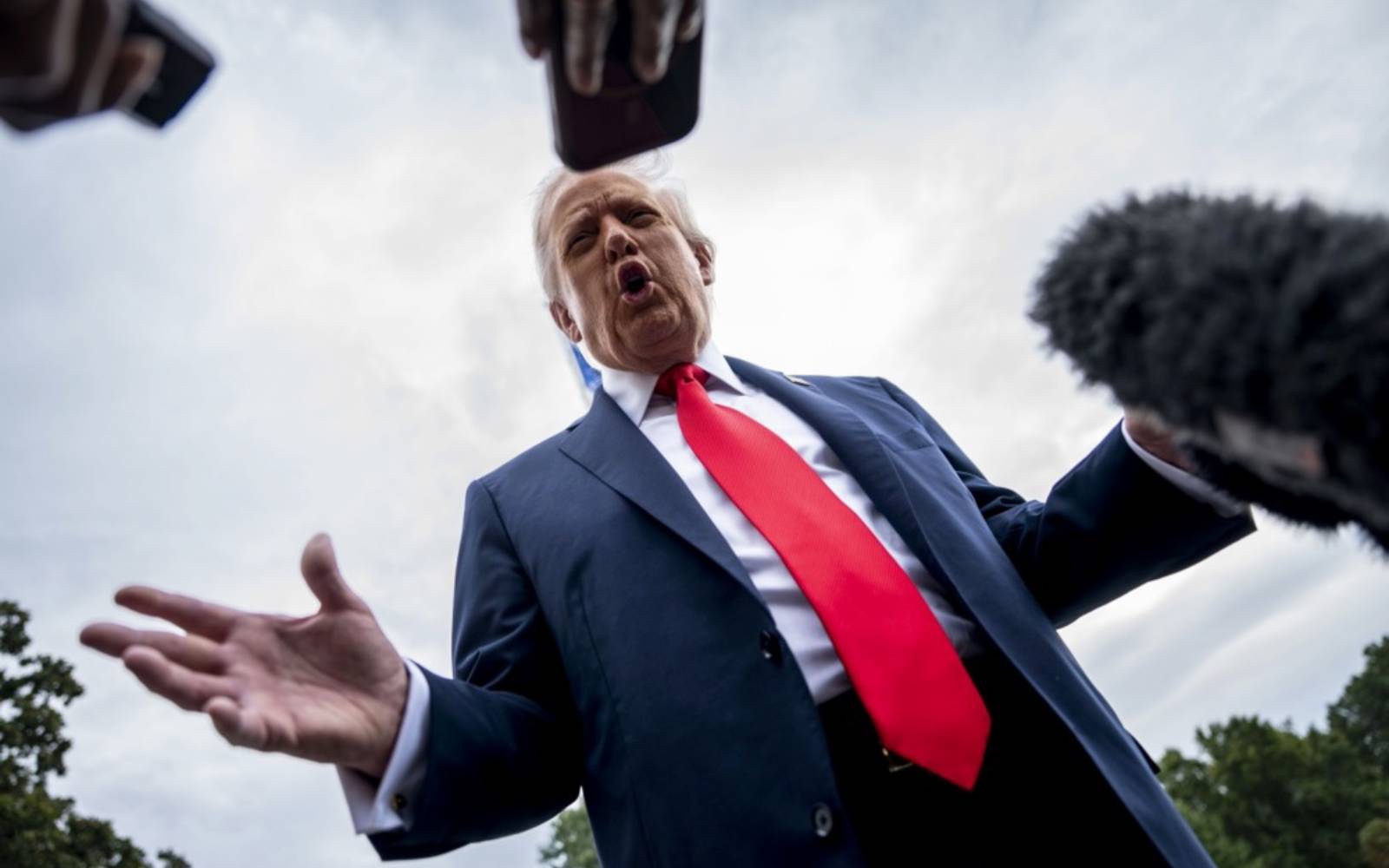 Trump refuses to rule out war with Venezuela