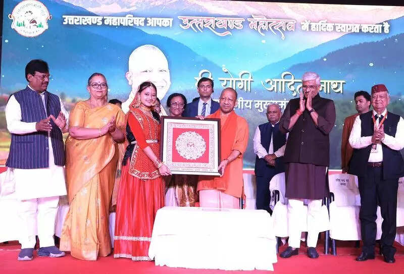 Folk art, music preserve glorious past hidden by foreign historians: CM