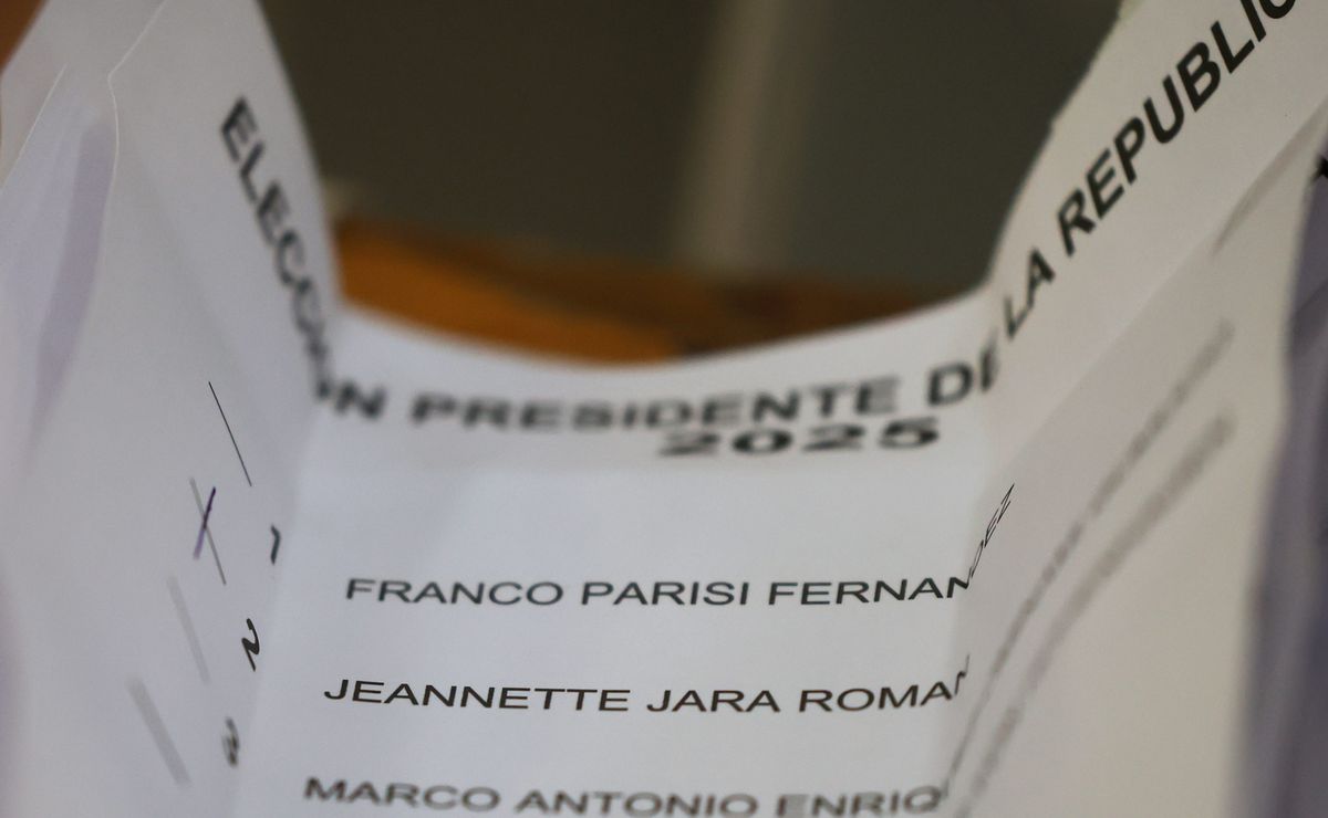 ¿Qué ex futbolista tiene más chances de llegar a La Moneda? La IA ...