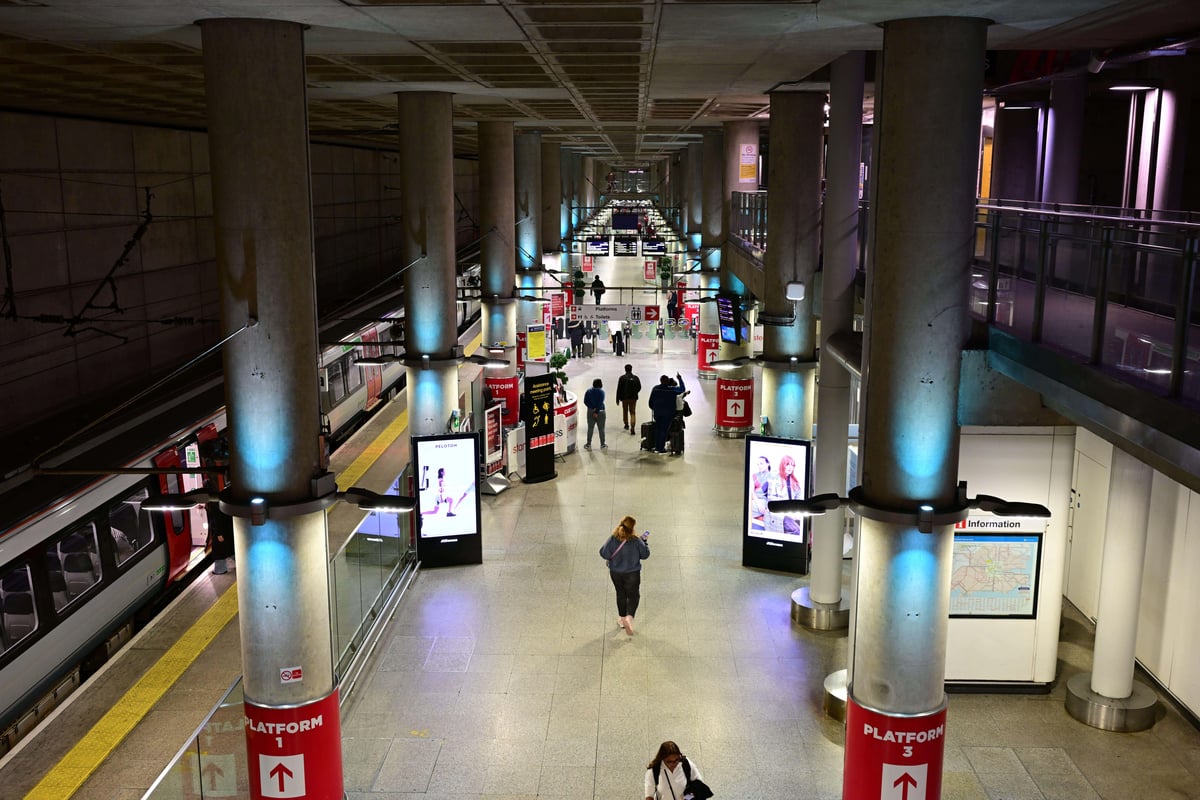 Contactless travel rule to major London airport to be scrapped