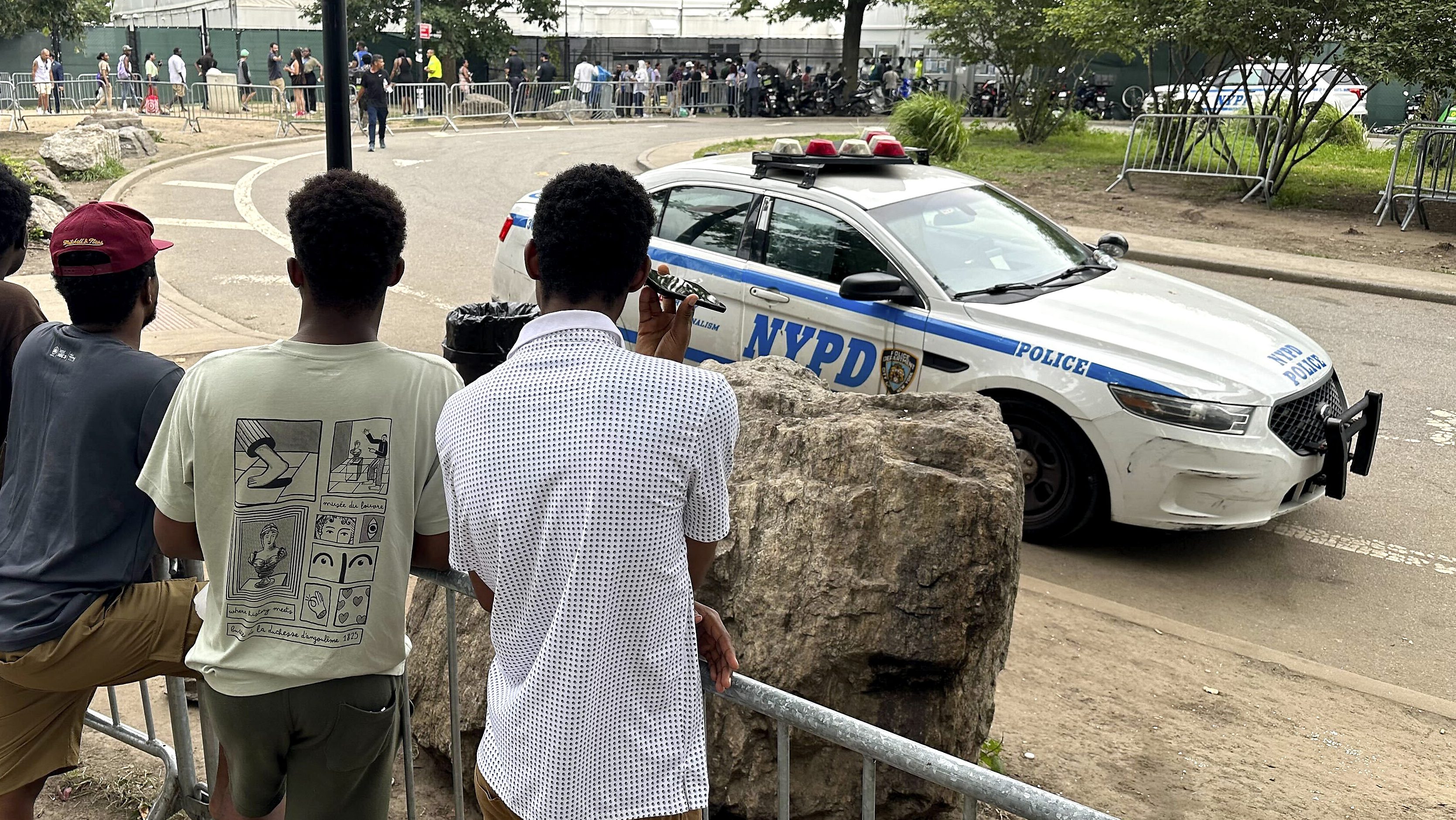 Hallan a hombre muerto dentro de un camión del departamento de parques ...