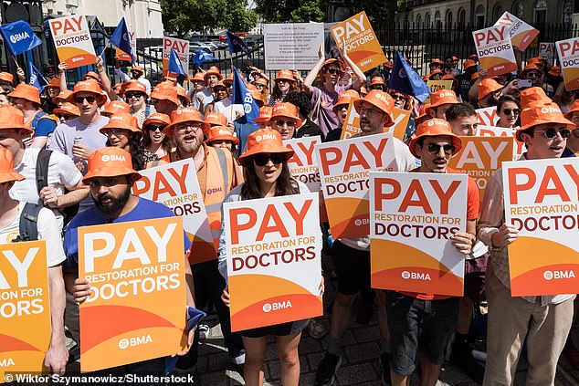 NHS is operating at 95% as turnout for junior doctors' strike plummets