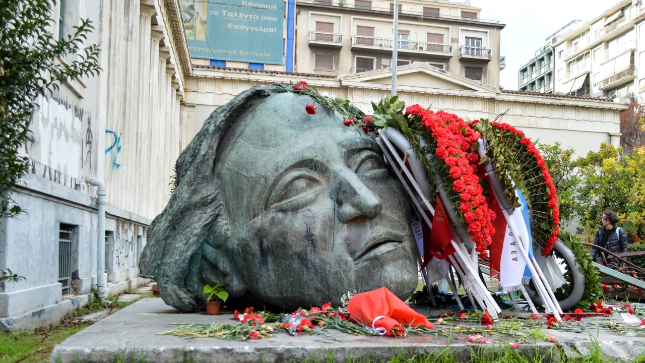 Σαν σήμερα, 17 Νοεμβρίου 1973: Ημέρα μνήμης για τη μεγάλη εξέγερση του ...