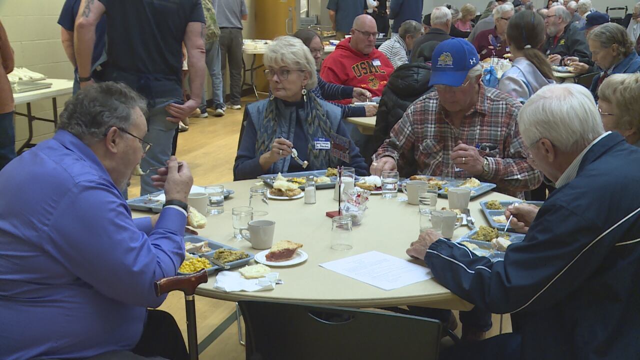 Brookings Police Department host veterans for Thanksgiving meal