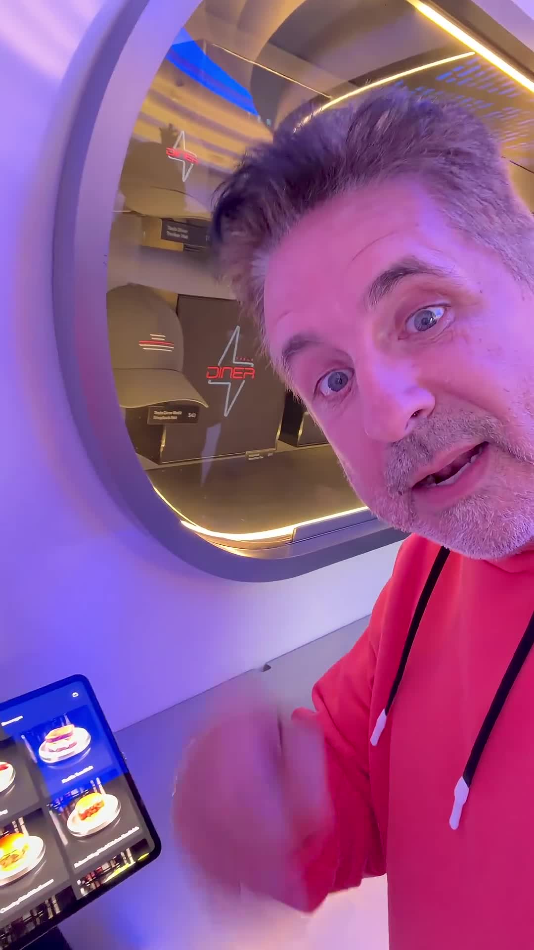 Probé la comida exclusiva del restaurante Tesla